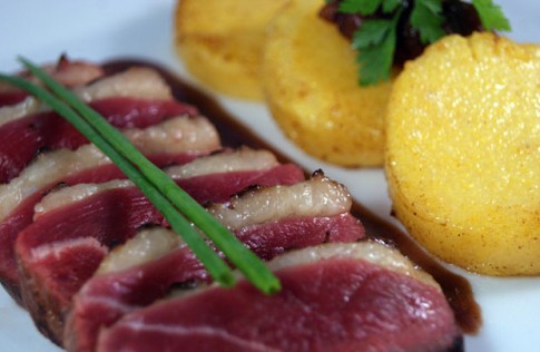 Magret de canard au miel, vinaigre balsamique et sa polenta | Blaye Friday